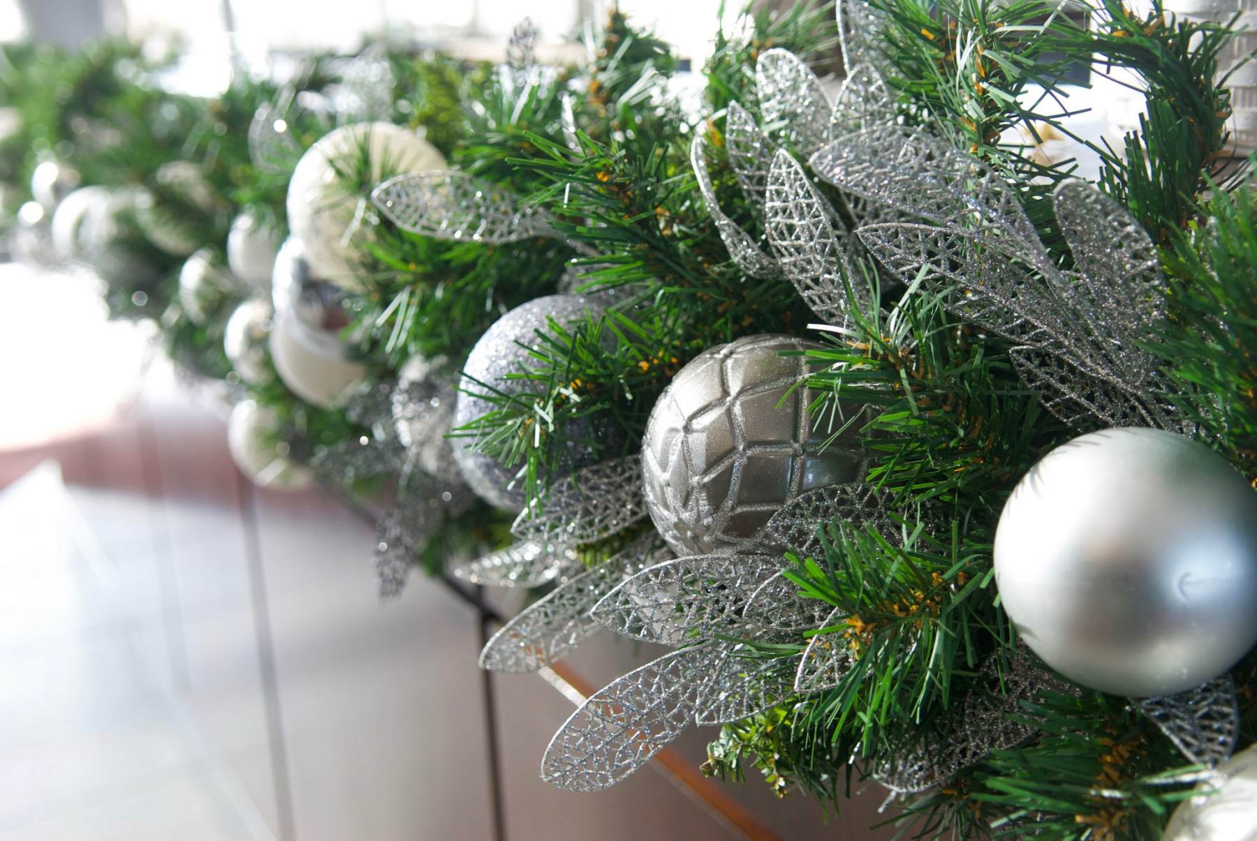 Commercial Interior Holiday Decorations & Displays | Chicago & Suburbs