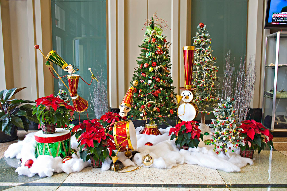 Commercial Interior Holiday Decorations & Displays | Chicago & Suburbs