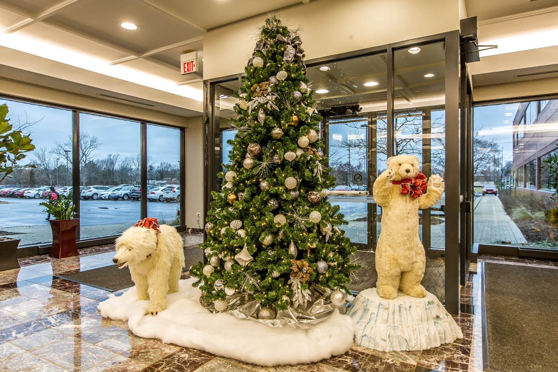 Commercial Interior Holiday Decorations & Displays | Chicago & Suburbs