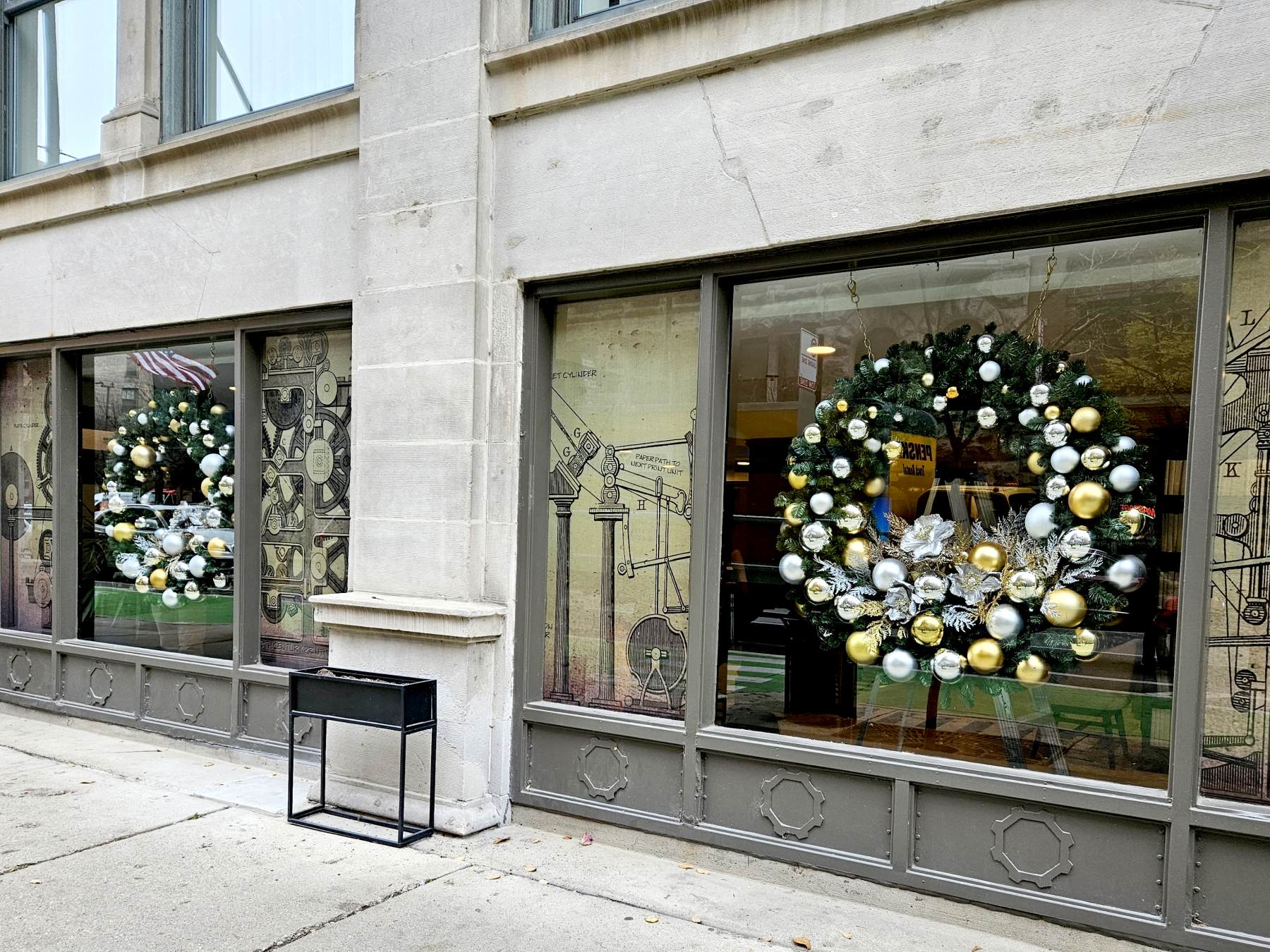 Commercial Interior Holiday Decorations & Displays | Chicago & Suburbs